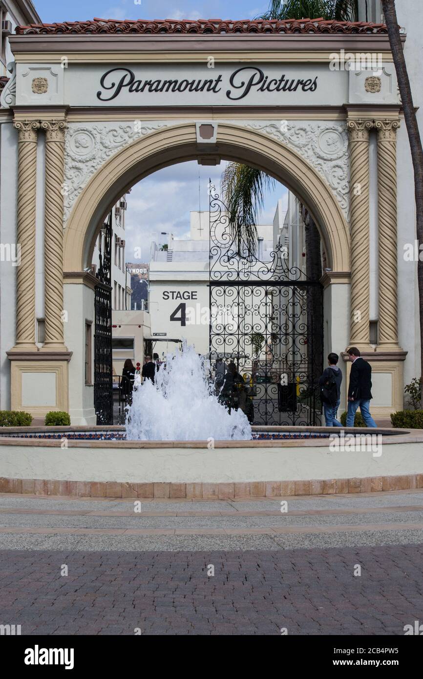 Paramount pictures entrance gate hi-res stock photography and images ...