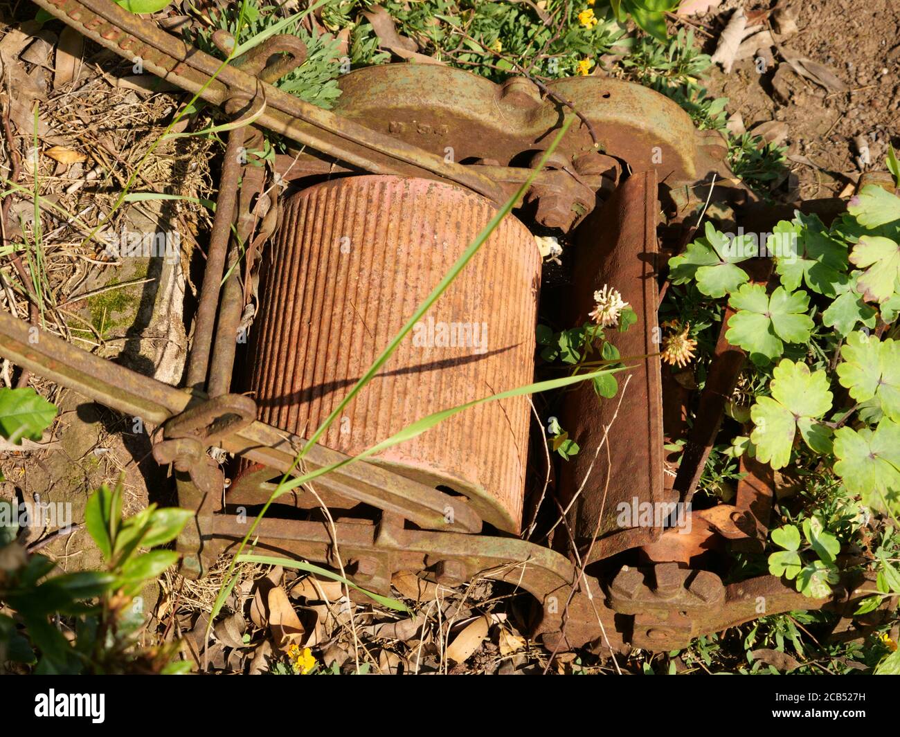 Very old and rusted push lawn mower Stock Photo - Alamy