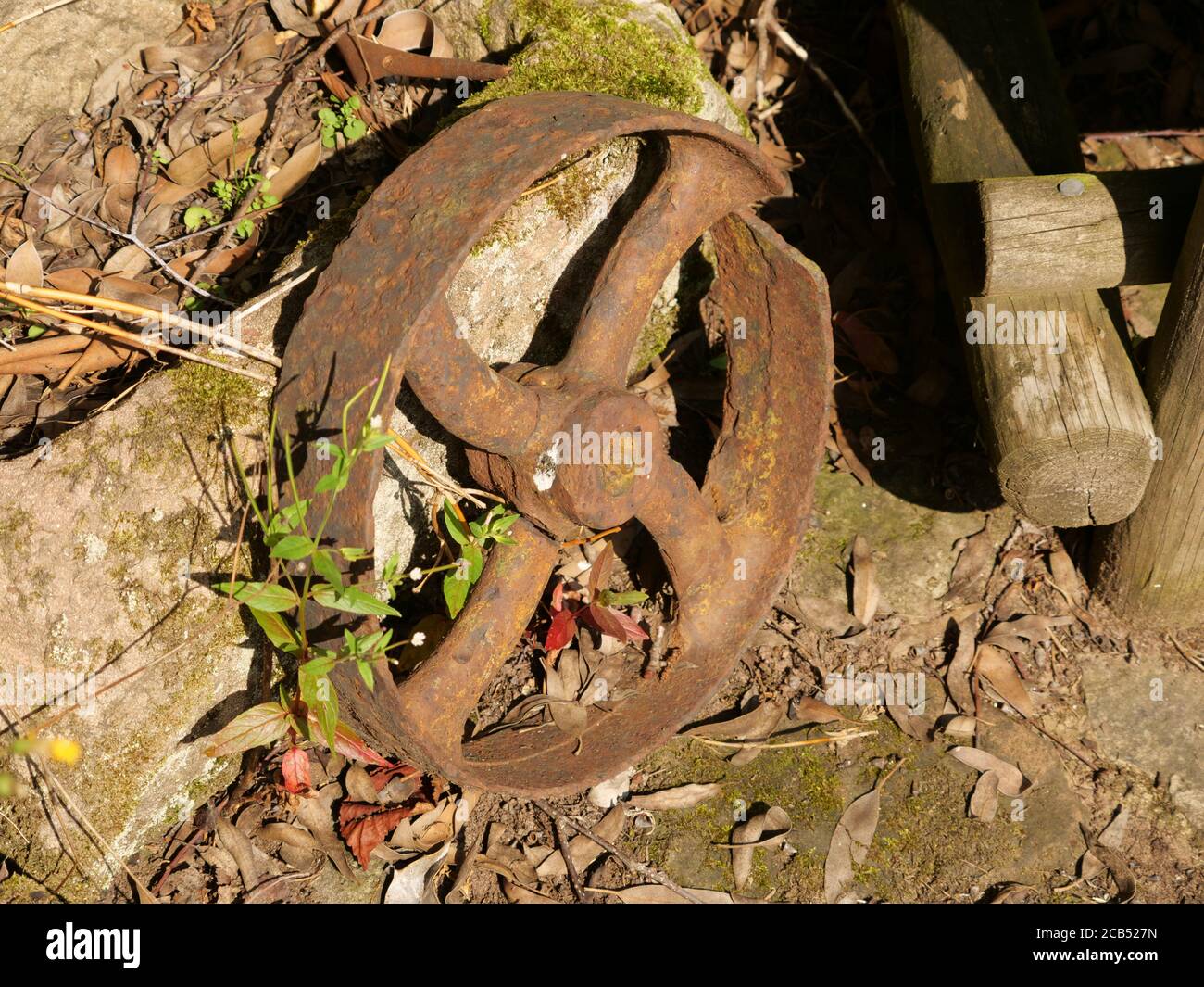 Grungy shot rusty wheel hi-res stock photography and images - Alamy