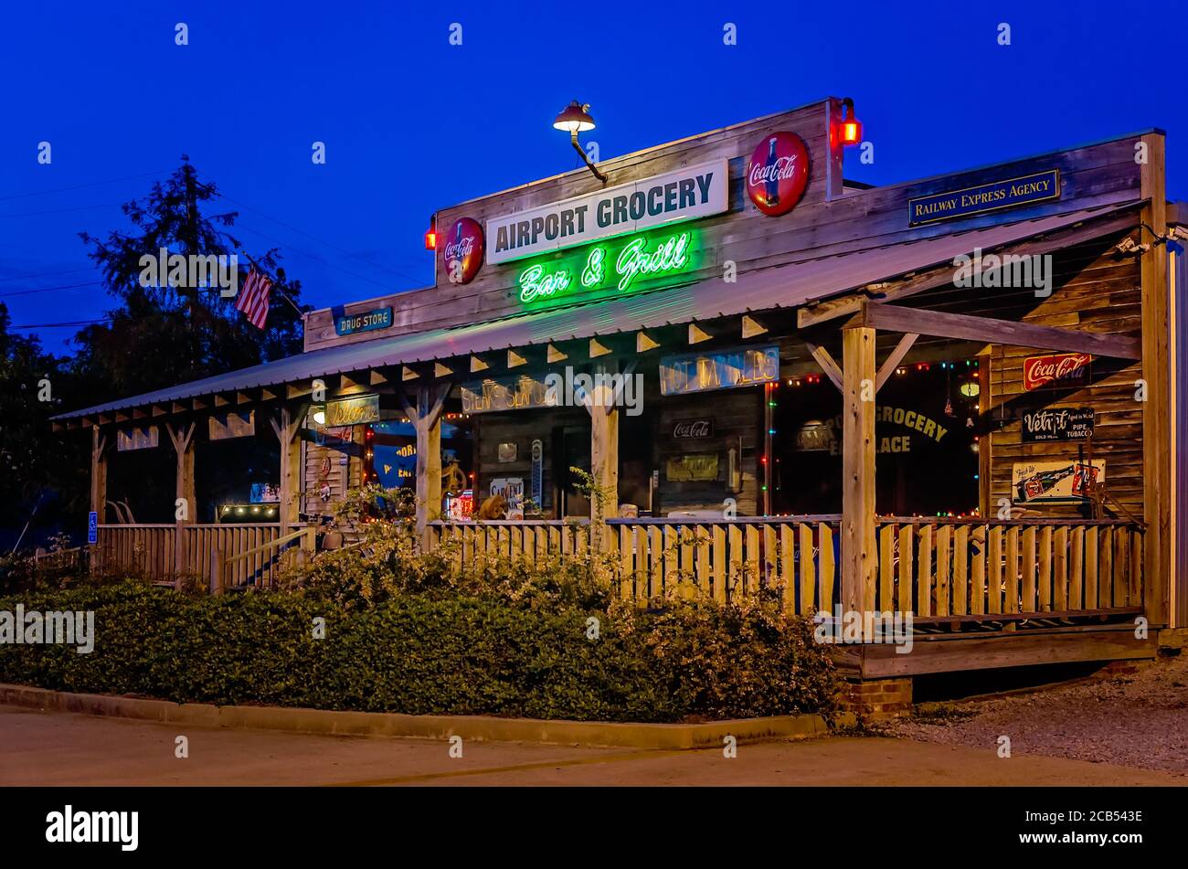 Airport restaurant food hi-res stock photography and images - Alamy