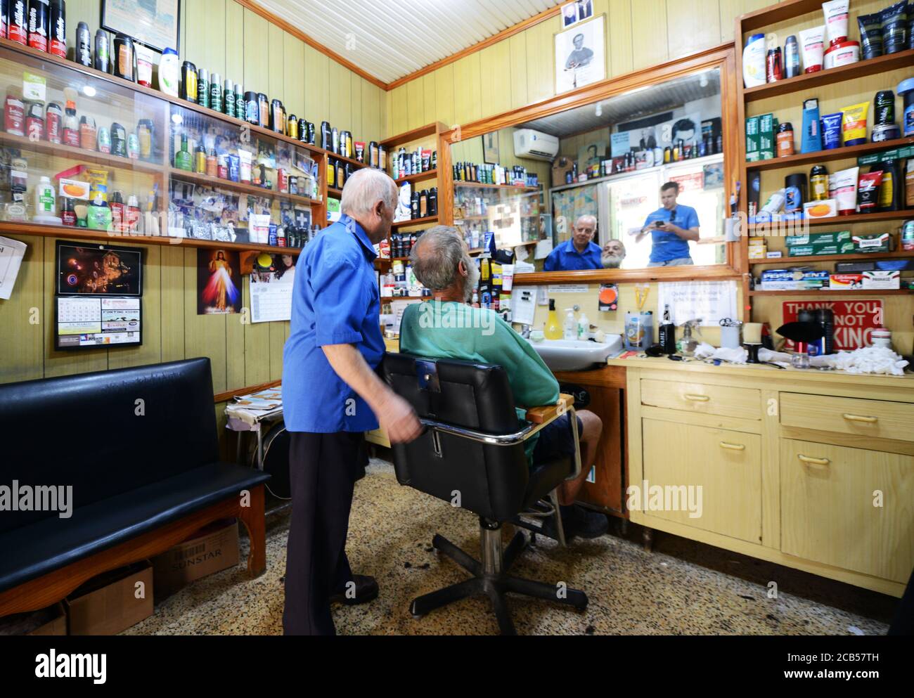 Shaving saloon hi-res stock photography and images - Alamy
