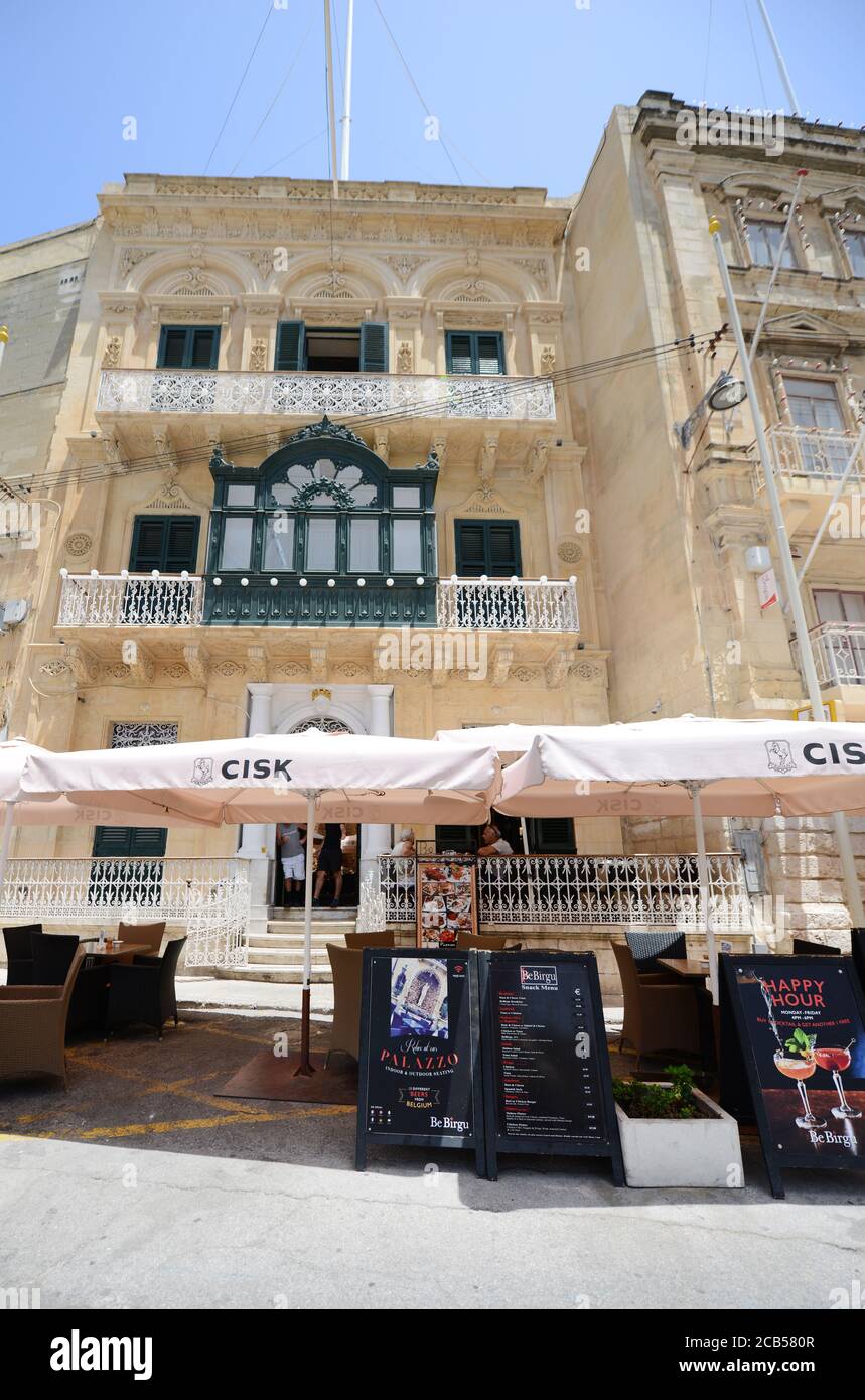 Beautiful old buildings in Birgu, Malta Stock Photo - Alamy