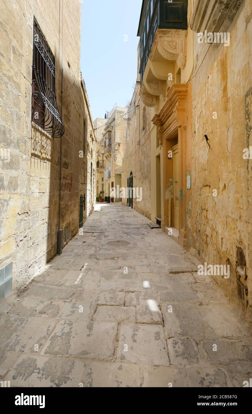 Beautiful old buildings in Birgu, Malta Stock Photo - Alamy