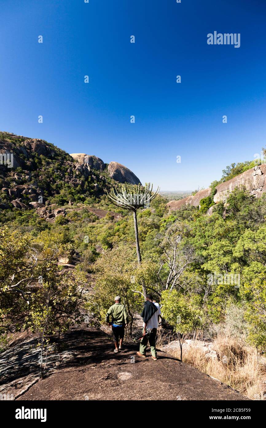 Matobo hills, trekking trail to "Silozwane cave" rock painting site ...