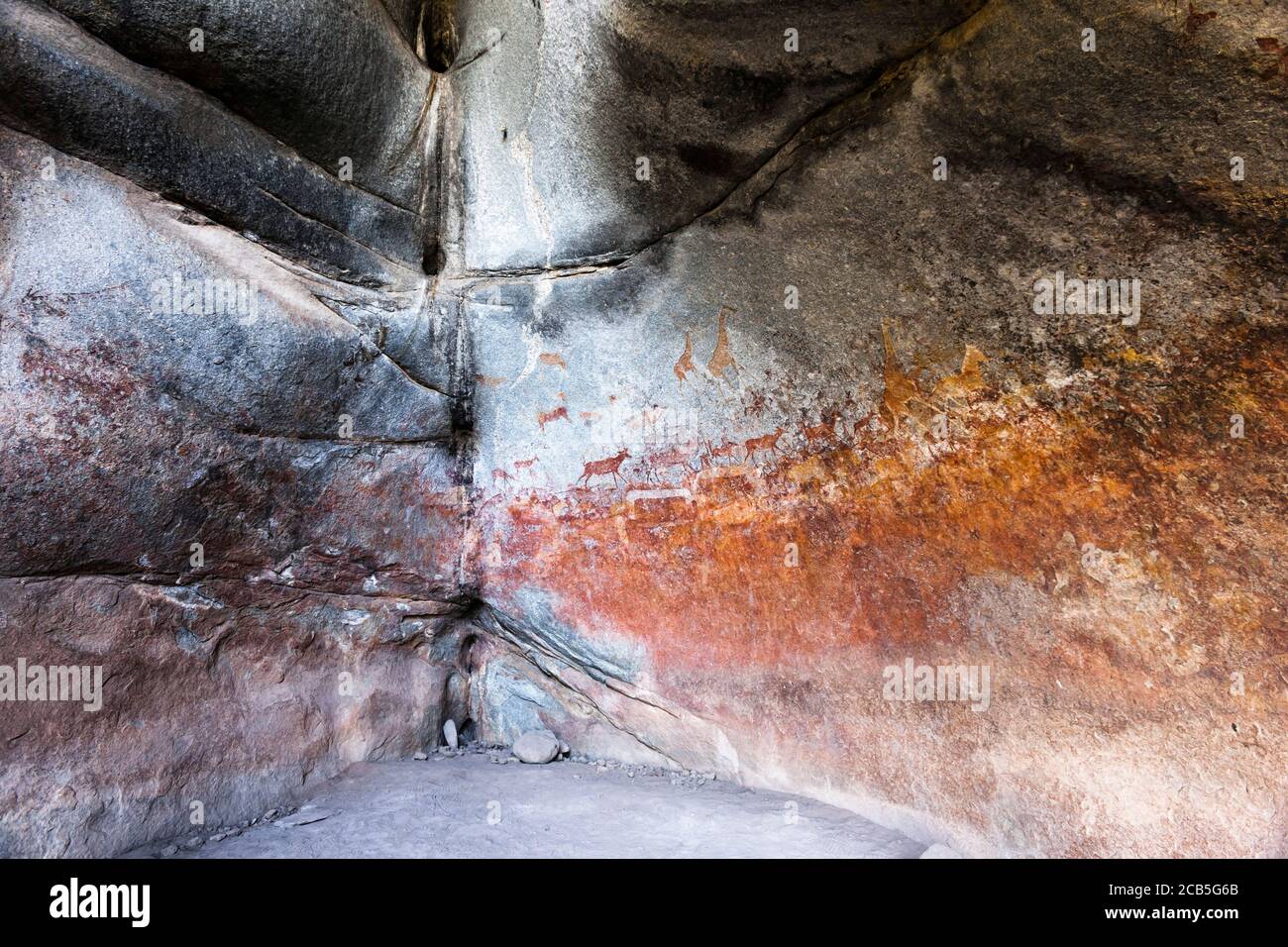 Matobo hills, "Nswatugi cave" rock painting site, rock art, Matobo ...