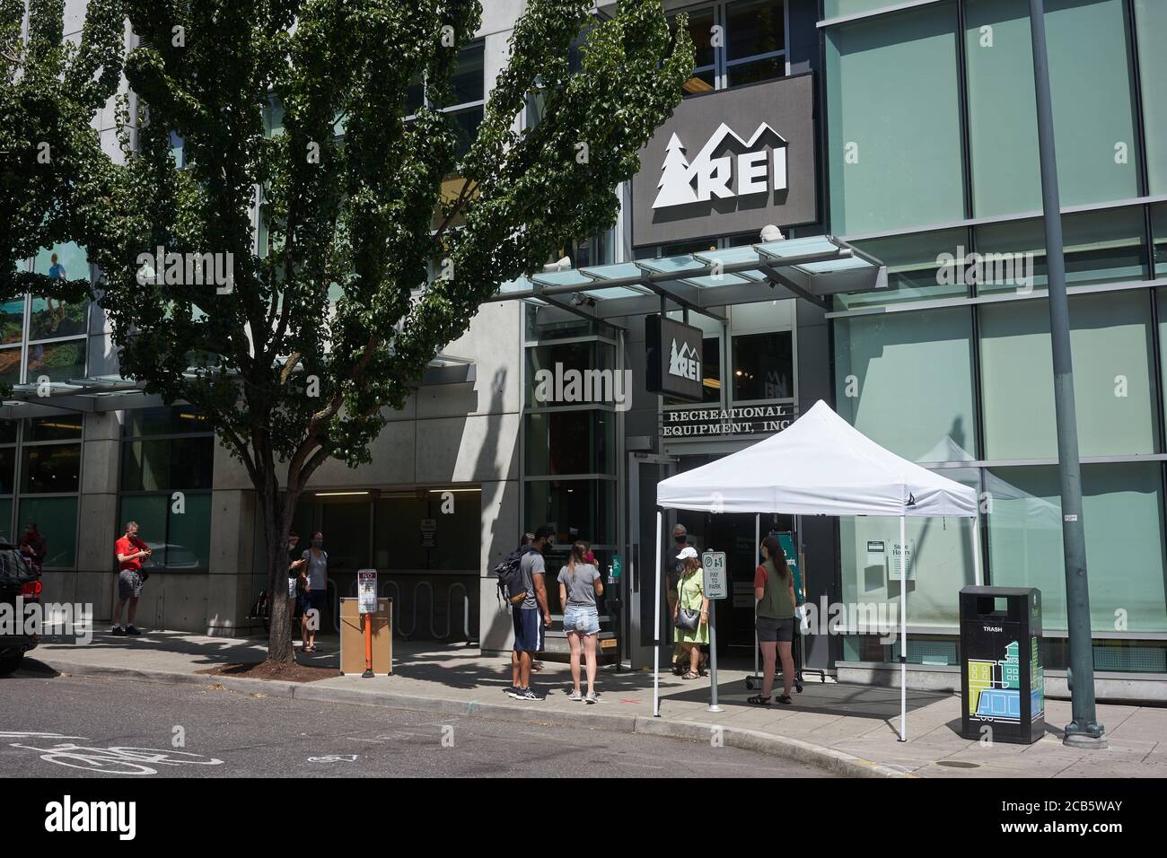 Rei store hi-res stock photography and images - Alamy