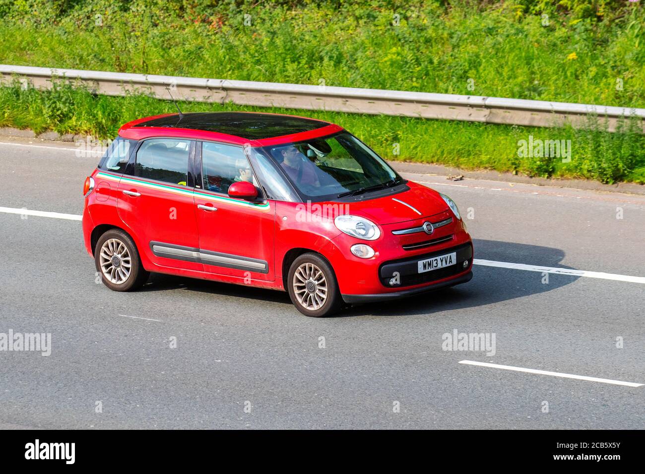Red fiat 500l hi-res stock photography and images - Alamy