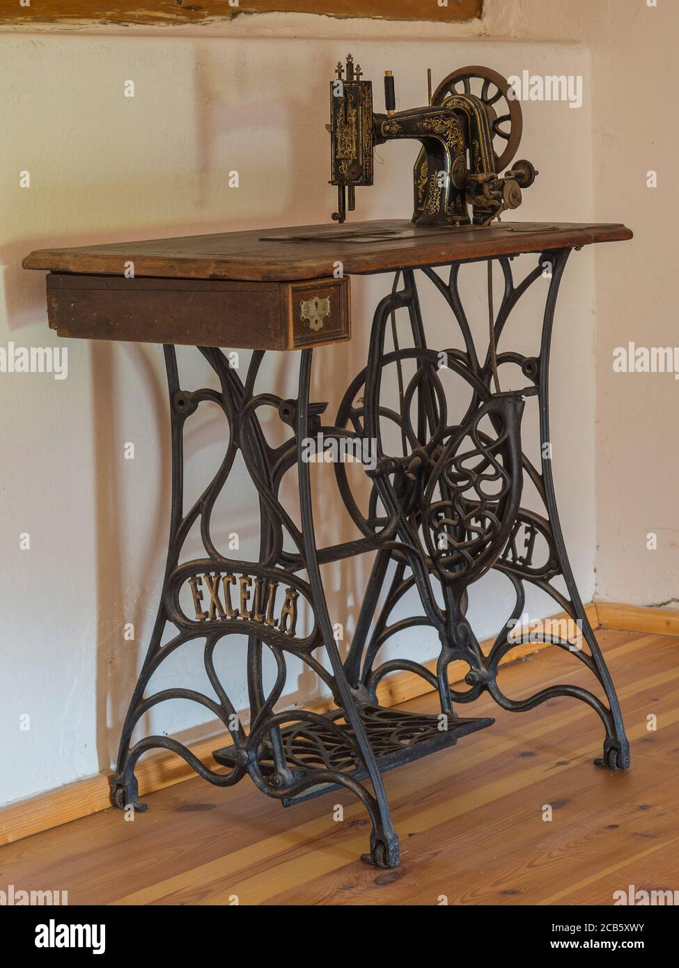 Iron Sewing Machine Stand