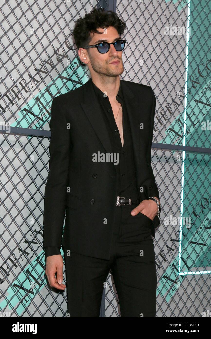 LOS ANGELES - OCT 12: Dave Macklovitch at the Tiffany Men's Collection ...