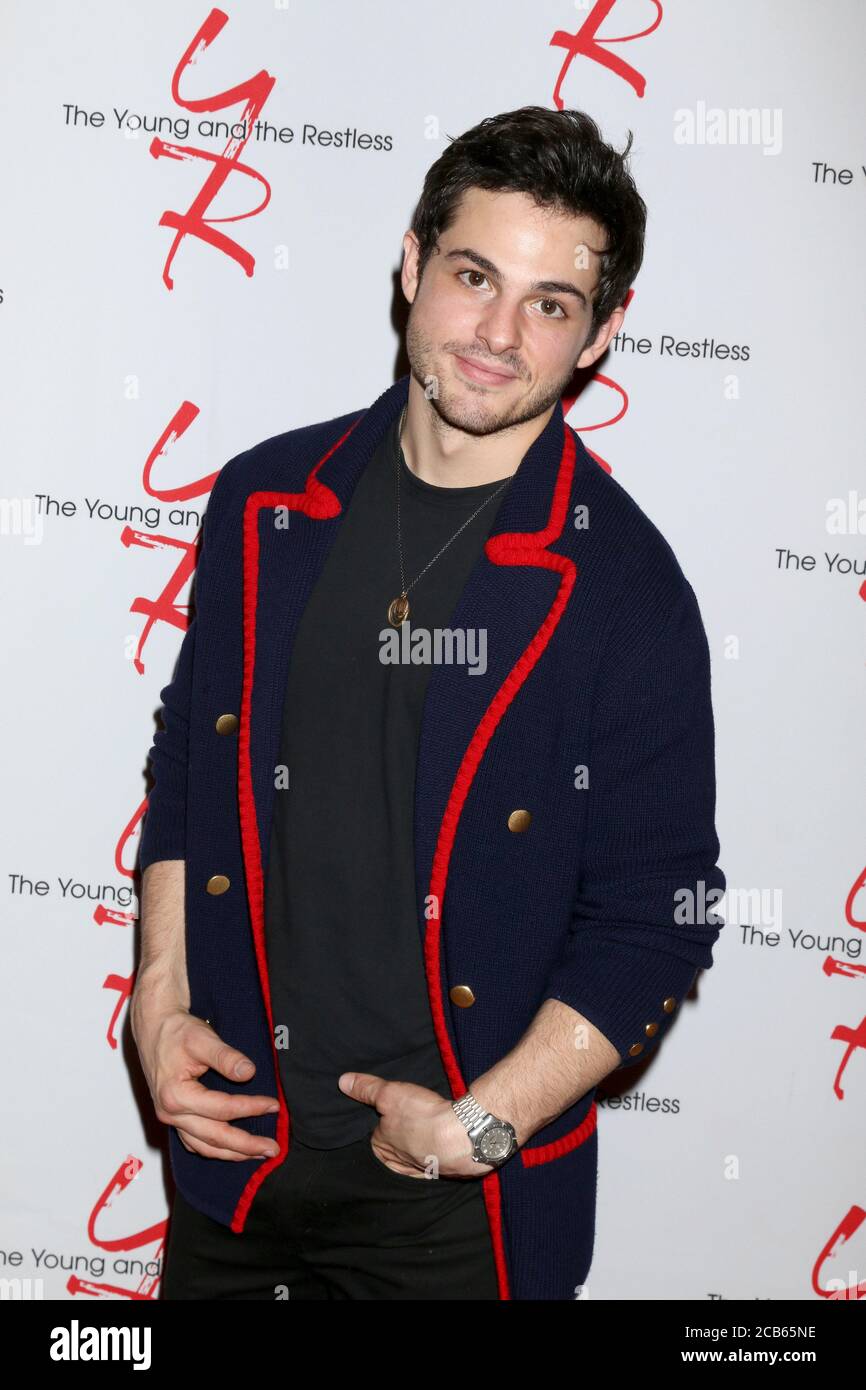 LOS ANGELES - JAN 17: Zach Tinker at the Young and the Restless ...