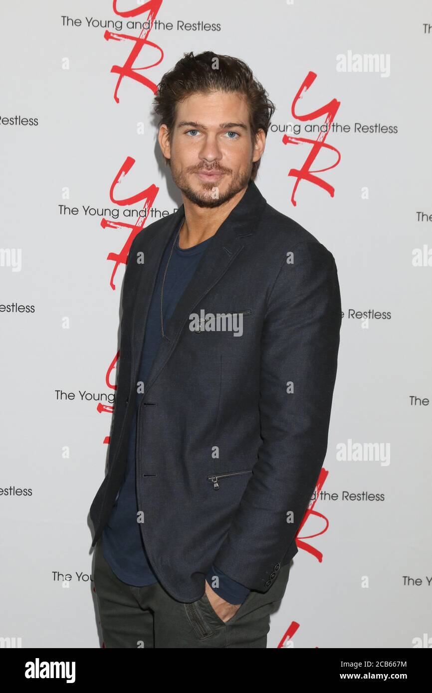 LOS ANGELES - JUN 23: Tyler Johnson at the Young and The Restless Fan ...