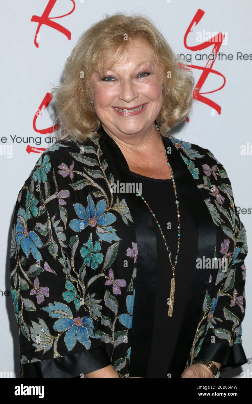 LOS ANGELES - JUN 23: Beth Maitland at the Young and The Restless Fan ...