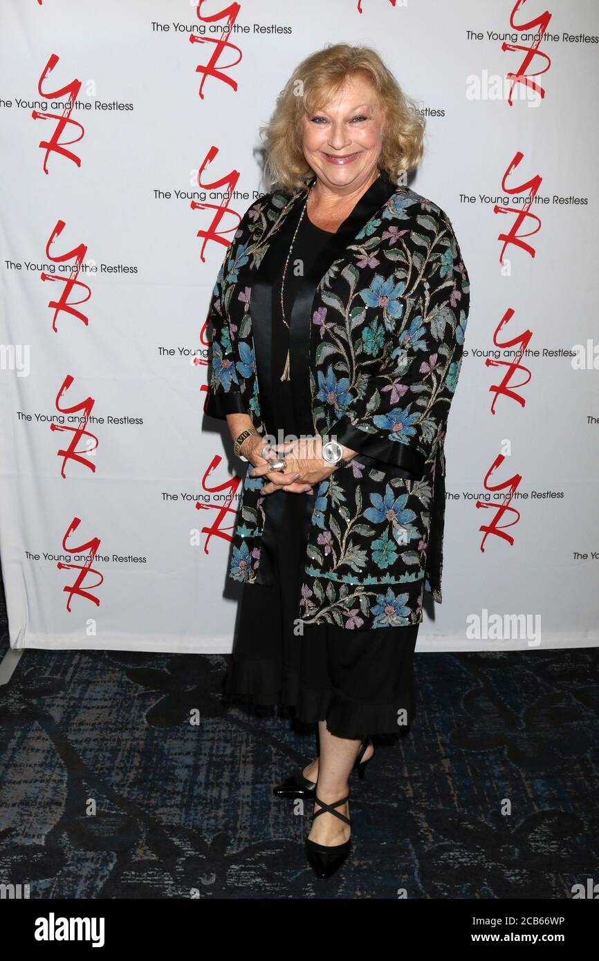 LOS ANGELES - JUN 23: Beth Maitland at the Young and The Restless Fan ...