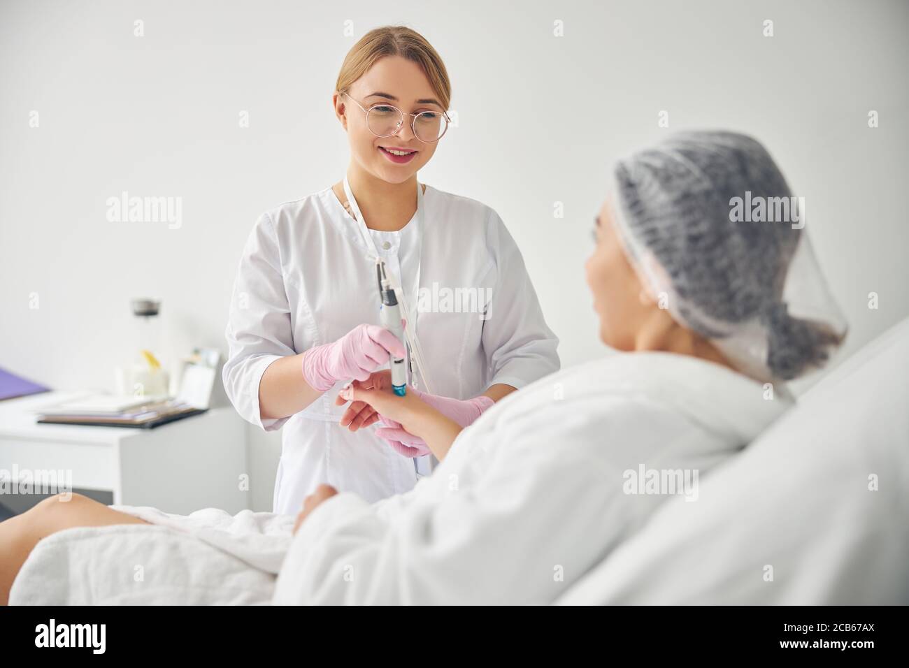 Dermal procedure hi-res stock photography and images - Alamy