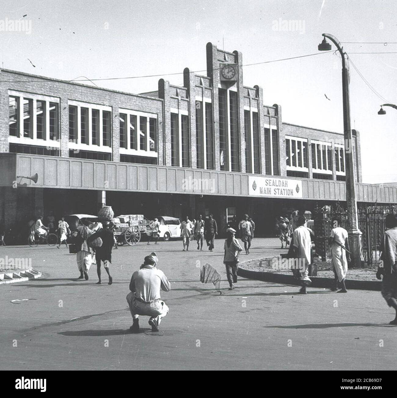 Sealdah station hi-res stock photography and images - Alamy