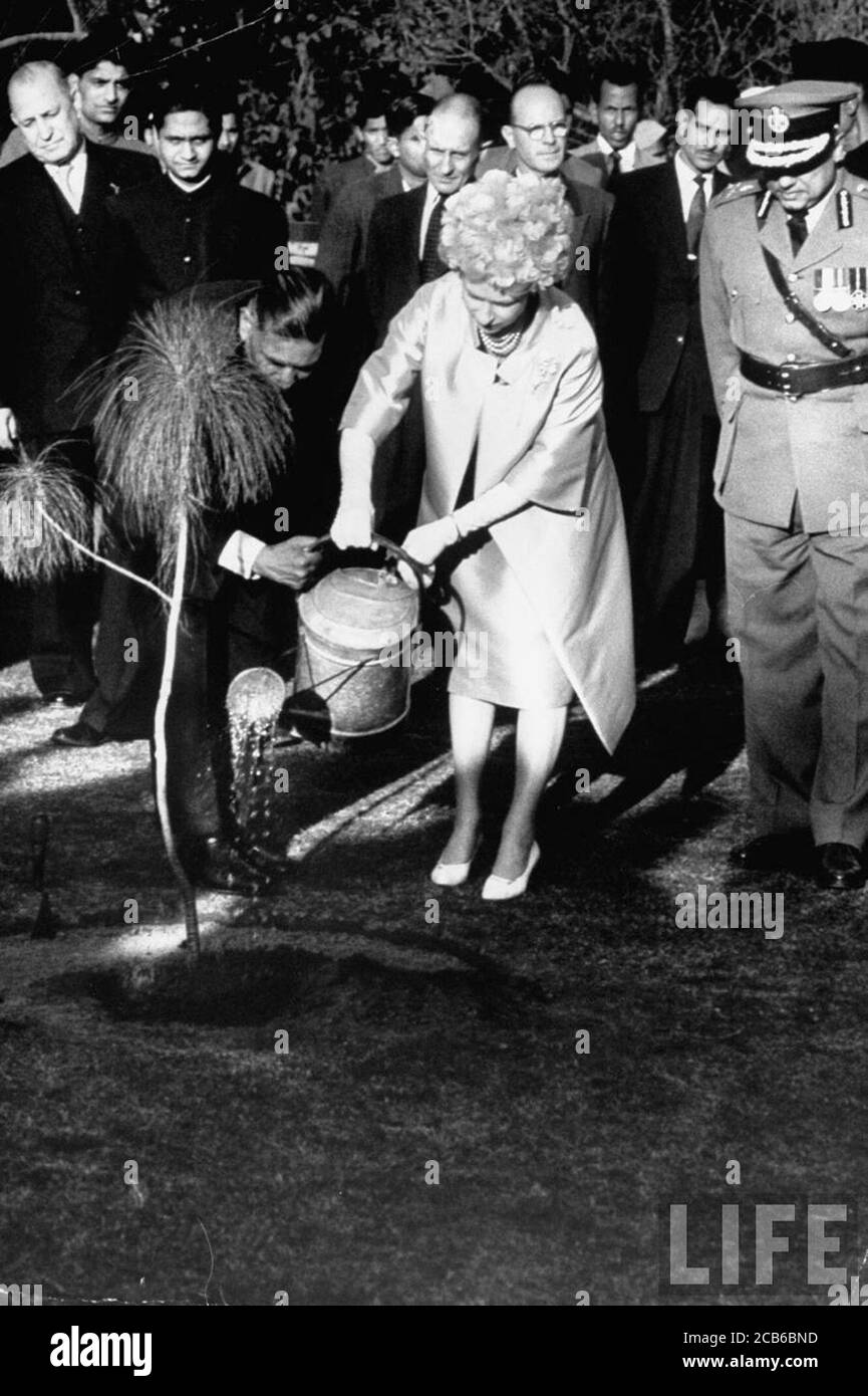 Queen elizabeth ii tree planting hi-res stock photography and images ...
