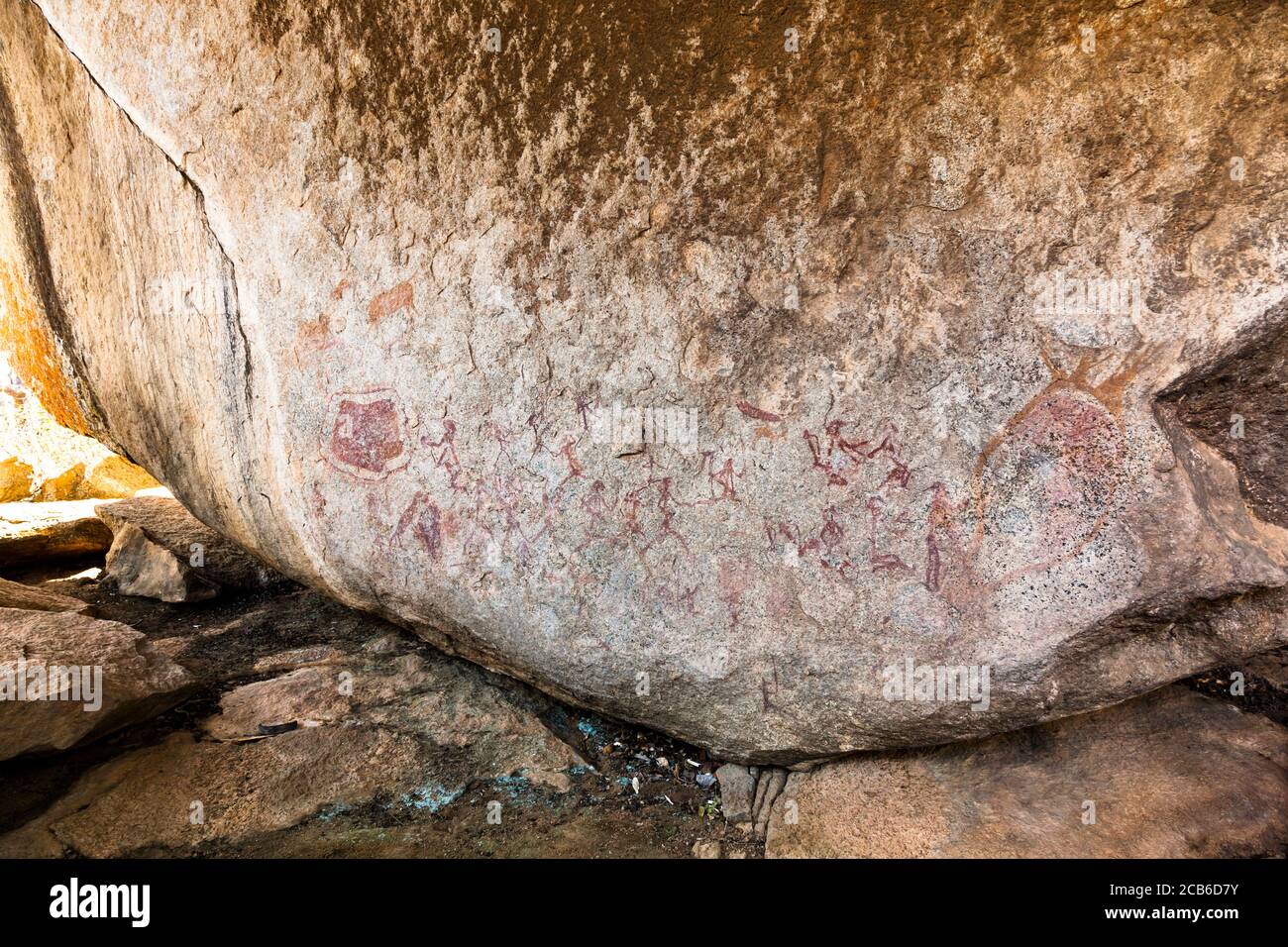 Matobo hills, paintings at rock shelter near Inanke cave, rock art ...