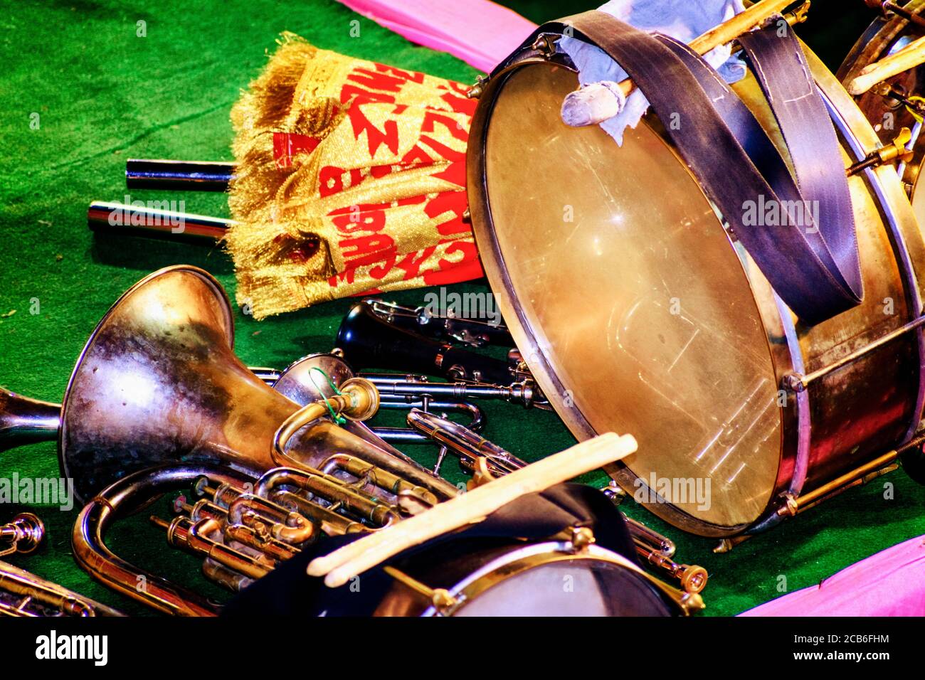 India indian musical instruments hi-res stock photography and images ...