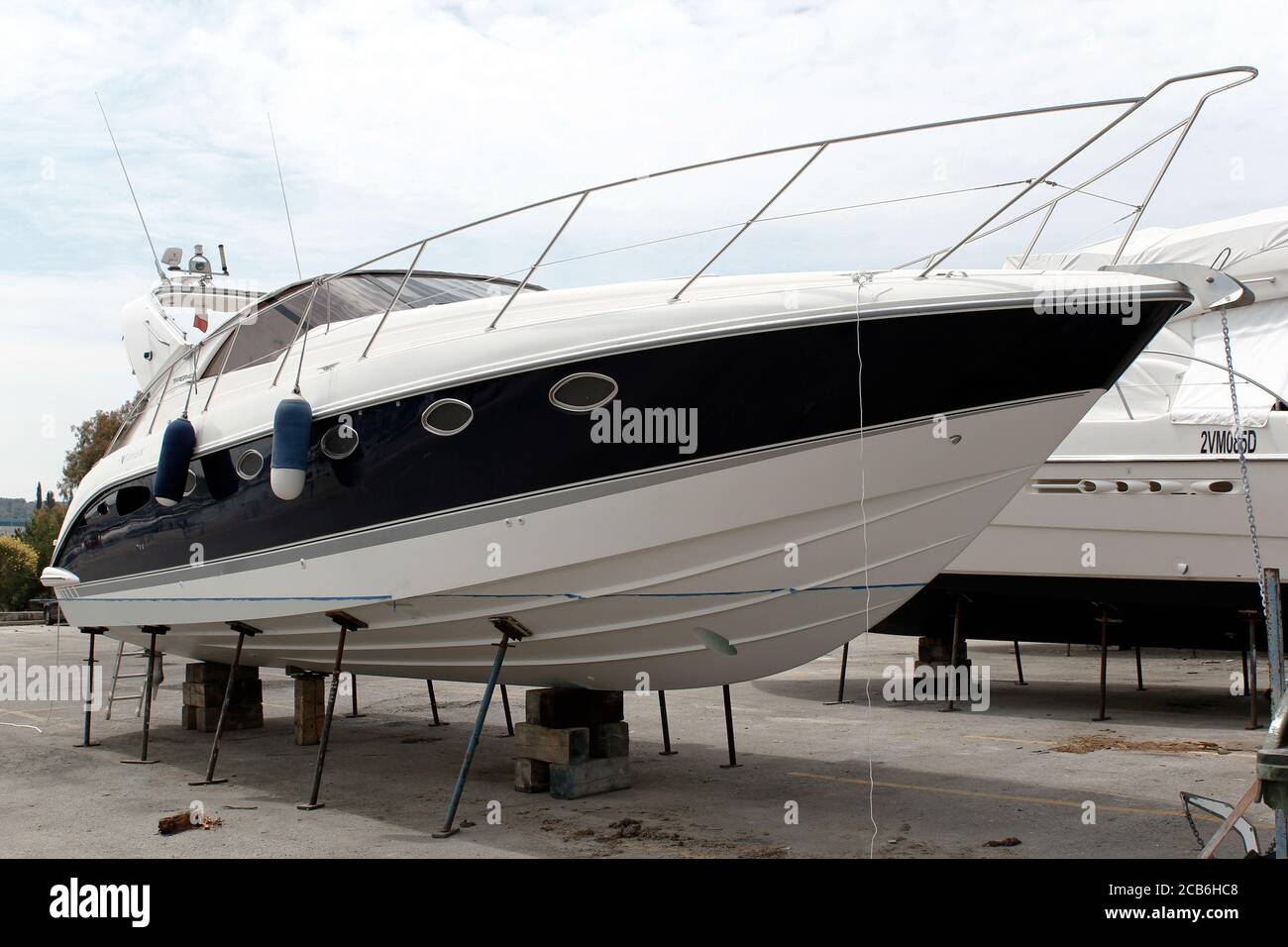 Boatyard services hi-res stock photography and images - Alamy