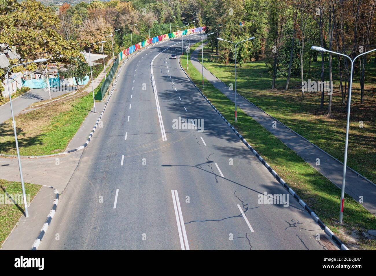 Road without cars hi-res stock photography and images - Alamy