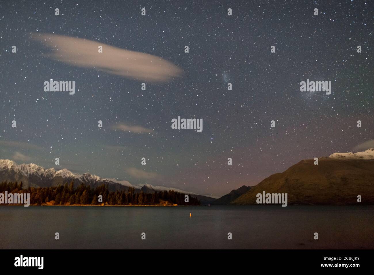 Starry night at Lake Wakatipu and the Remarkables with visible ...