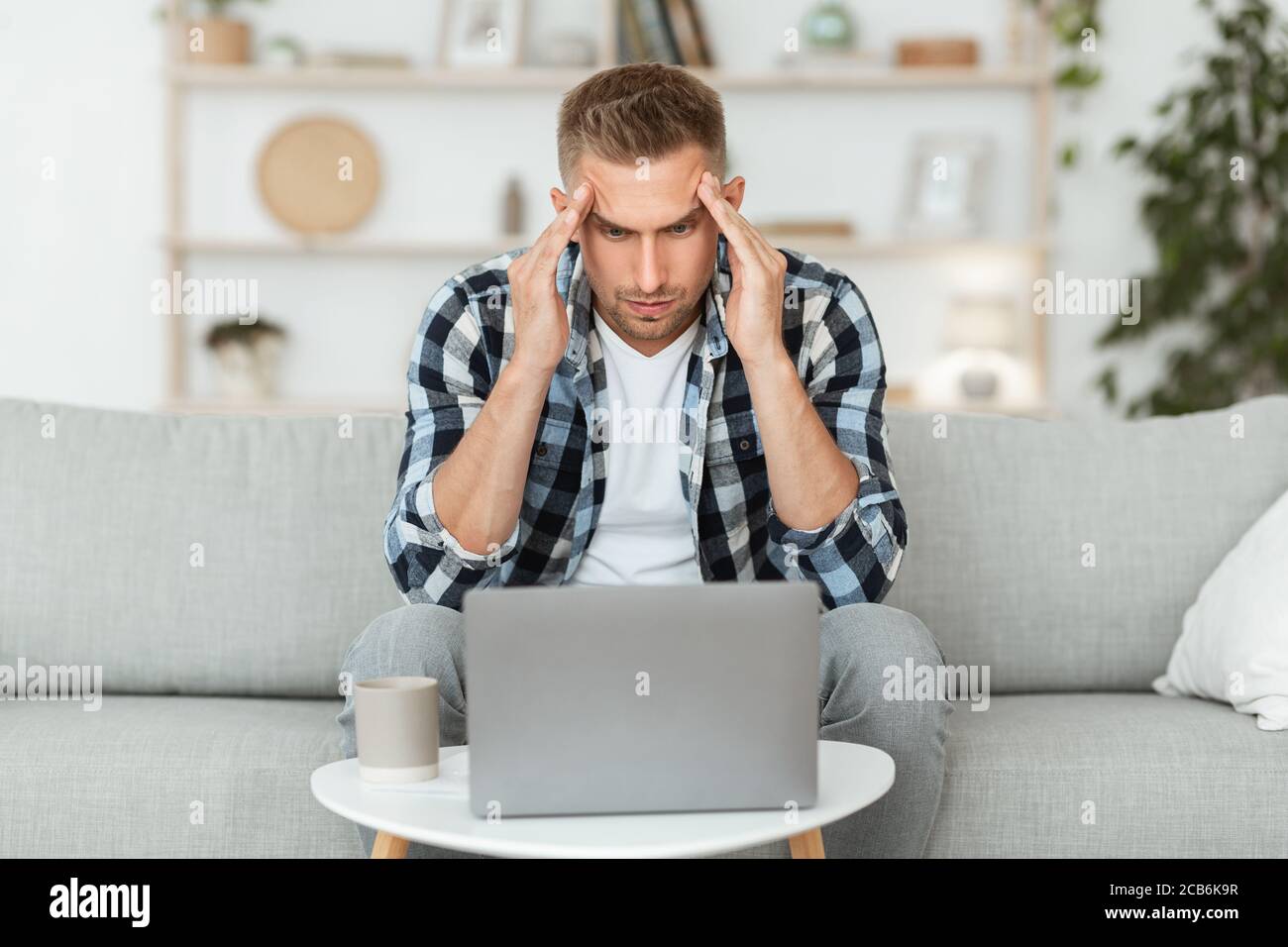 Shocked american manager using his personal computer Stock Photo - Alamy