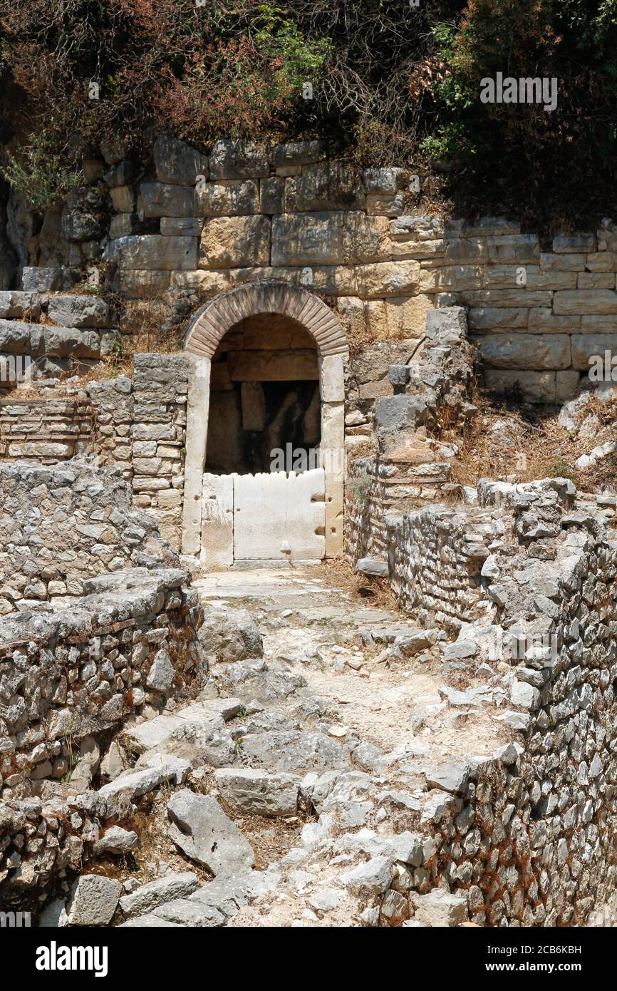Ruin of Roman architecture in Ancient City of Butrint Stock Photo - Alamy