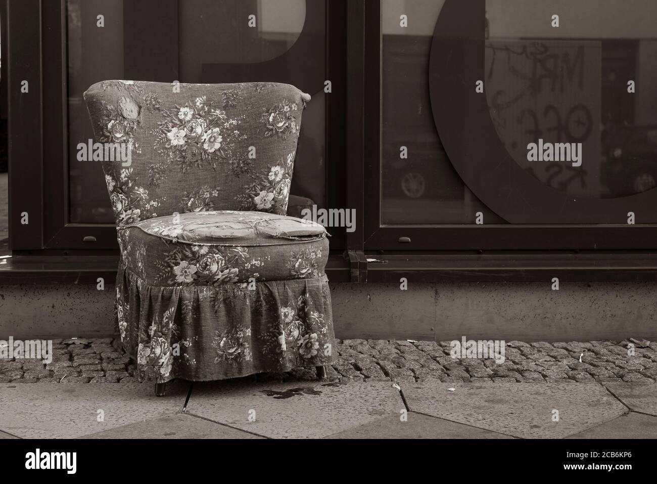 Old scruffy red armchair on a sidewalk Stock Photo - Alamy