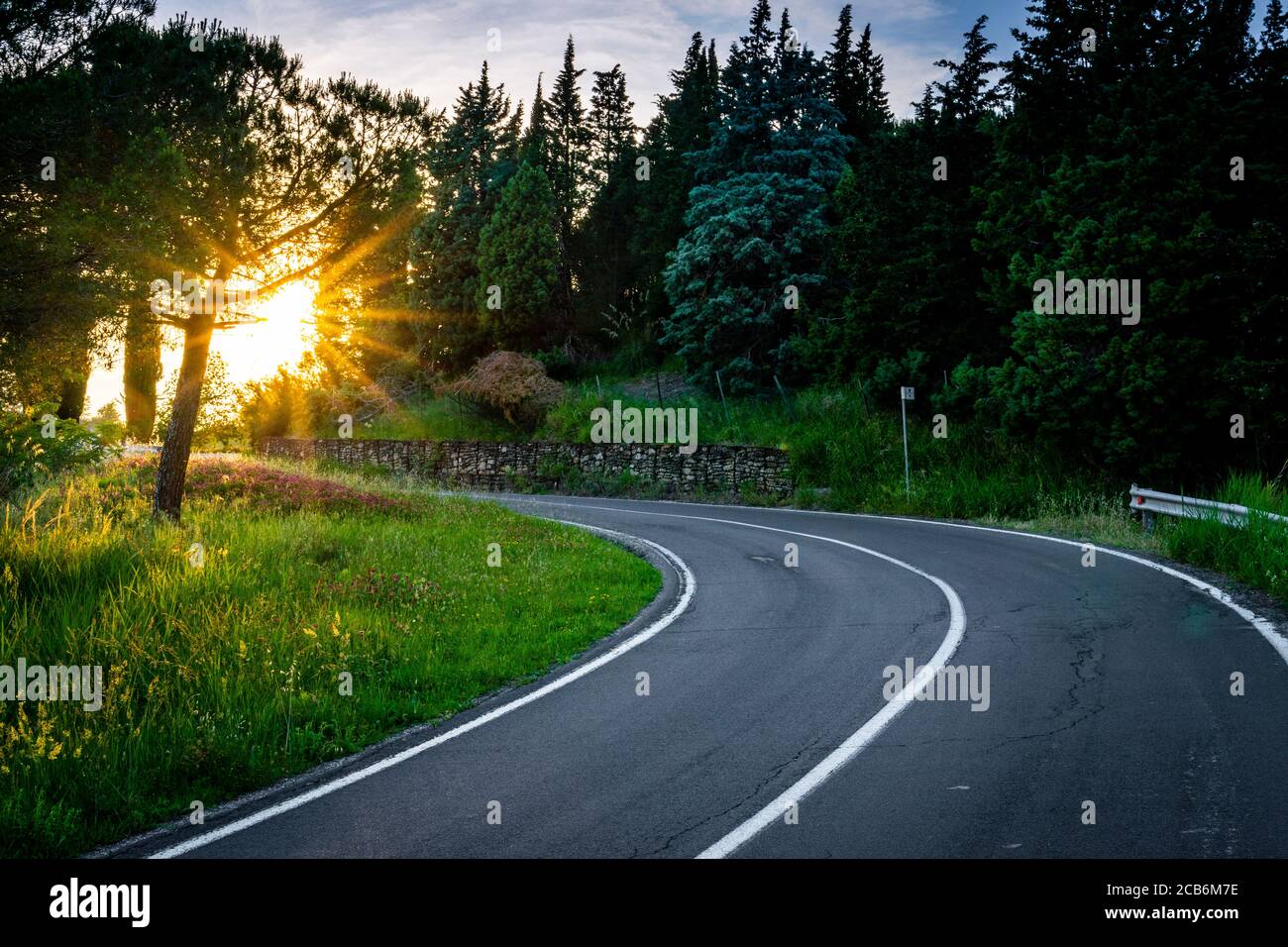 Road with curve hi-res stock photography and images - Alamy