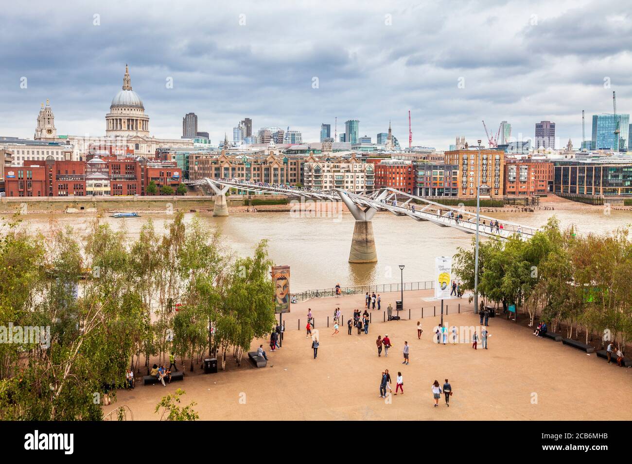 Tate modern community garden hi-res stock photography and images - Alamy