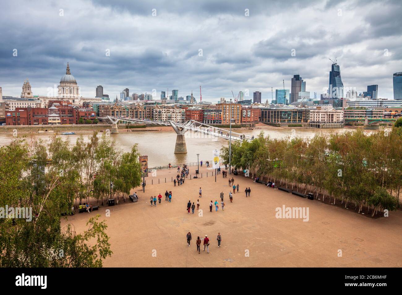 Tate modern community garden hi-res stock photography and images - Alamy