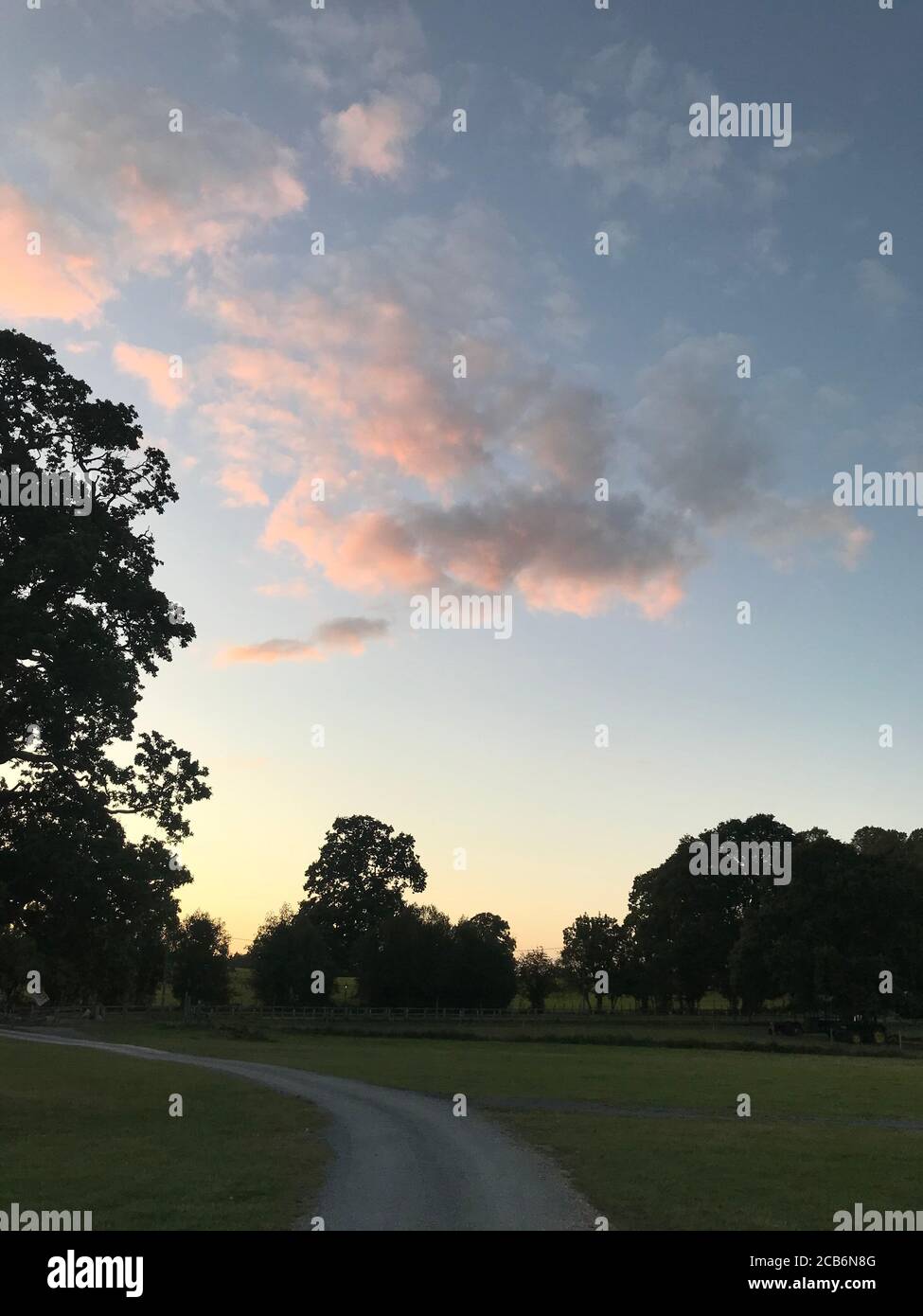 Country pathway hi-res stock photography and images - Alamy