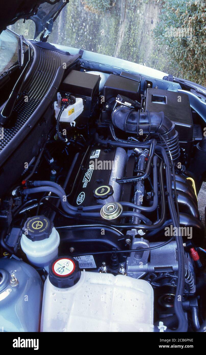 Z Tech engine of a 1998 Ford Focus MK1 5 door Stock Photo - Alamy