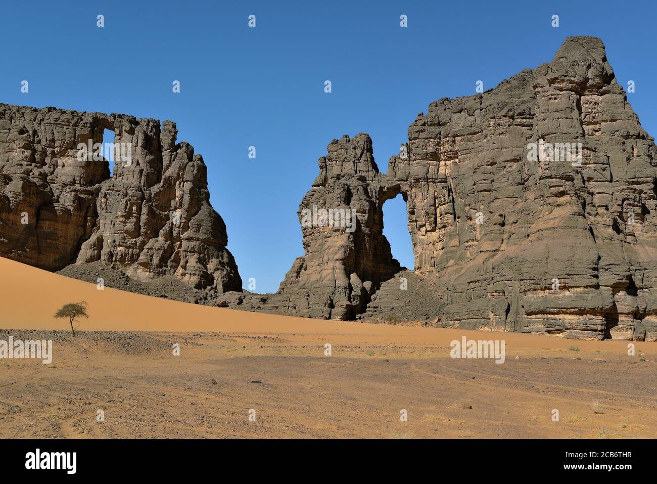 SAHARA DESERT ROCK FORMATIONS IN TADRART NATIONAL PARK IN ALGERIA Stock ...