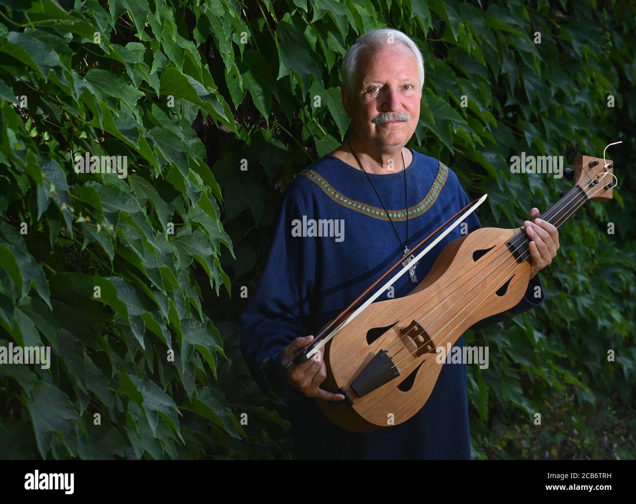 Minstrel middle ages hi-res stock photography and images - Alamy