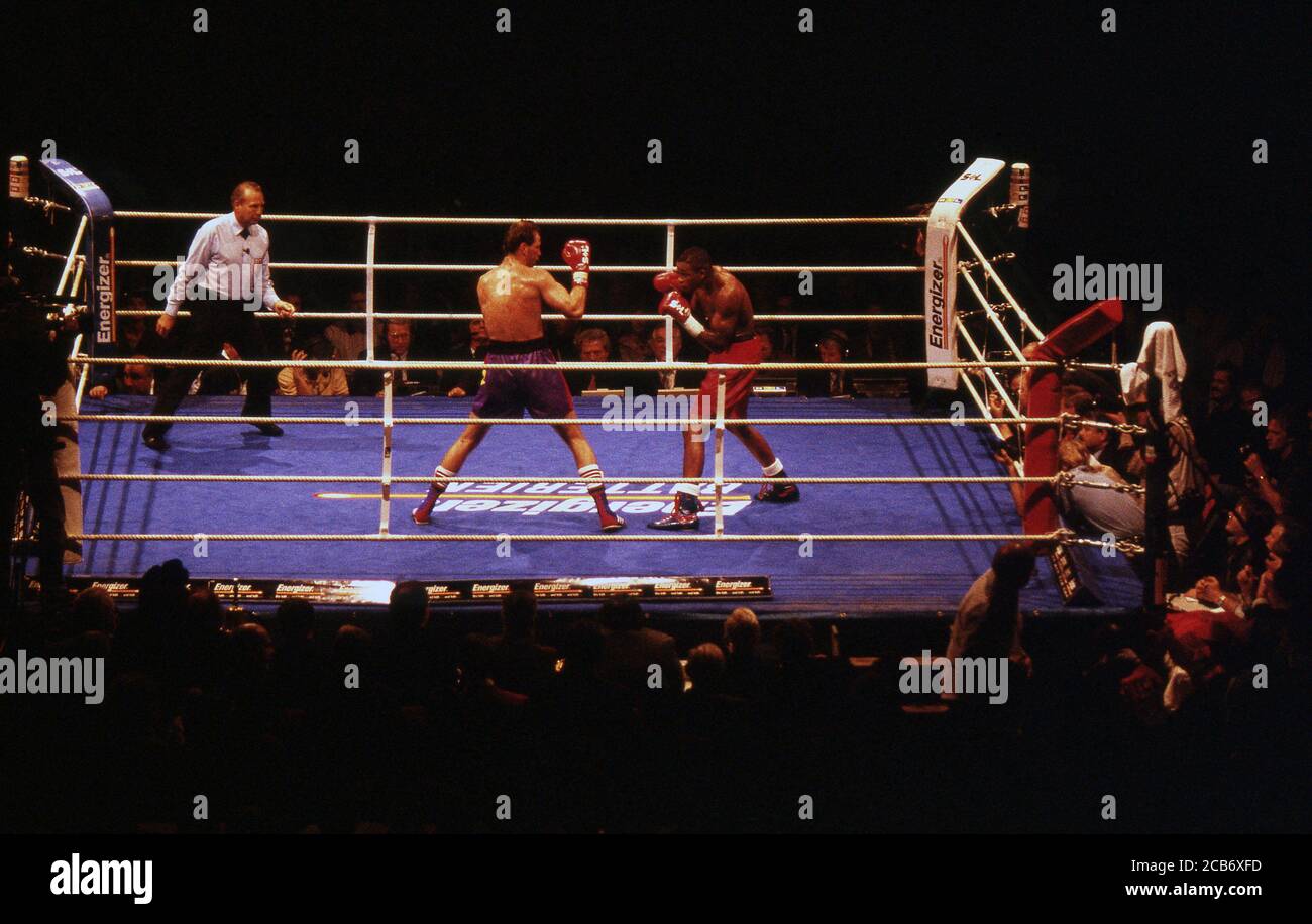 Fight henry mask anthony hembrick hi-res stock photography and images ...