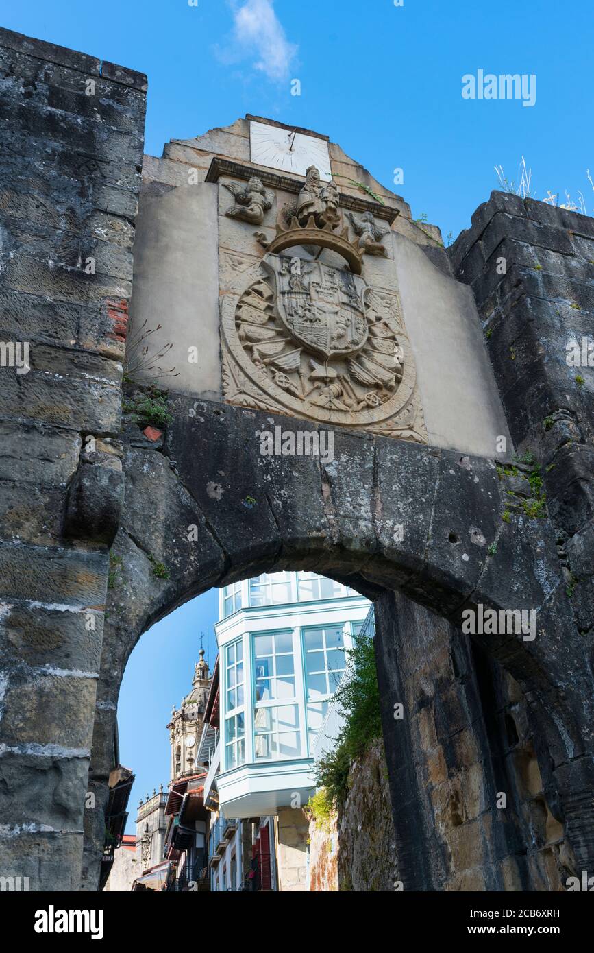 Santa Maria Gate, Historic quarter, Hondarribia town, Txingudi bay ...