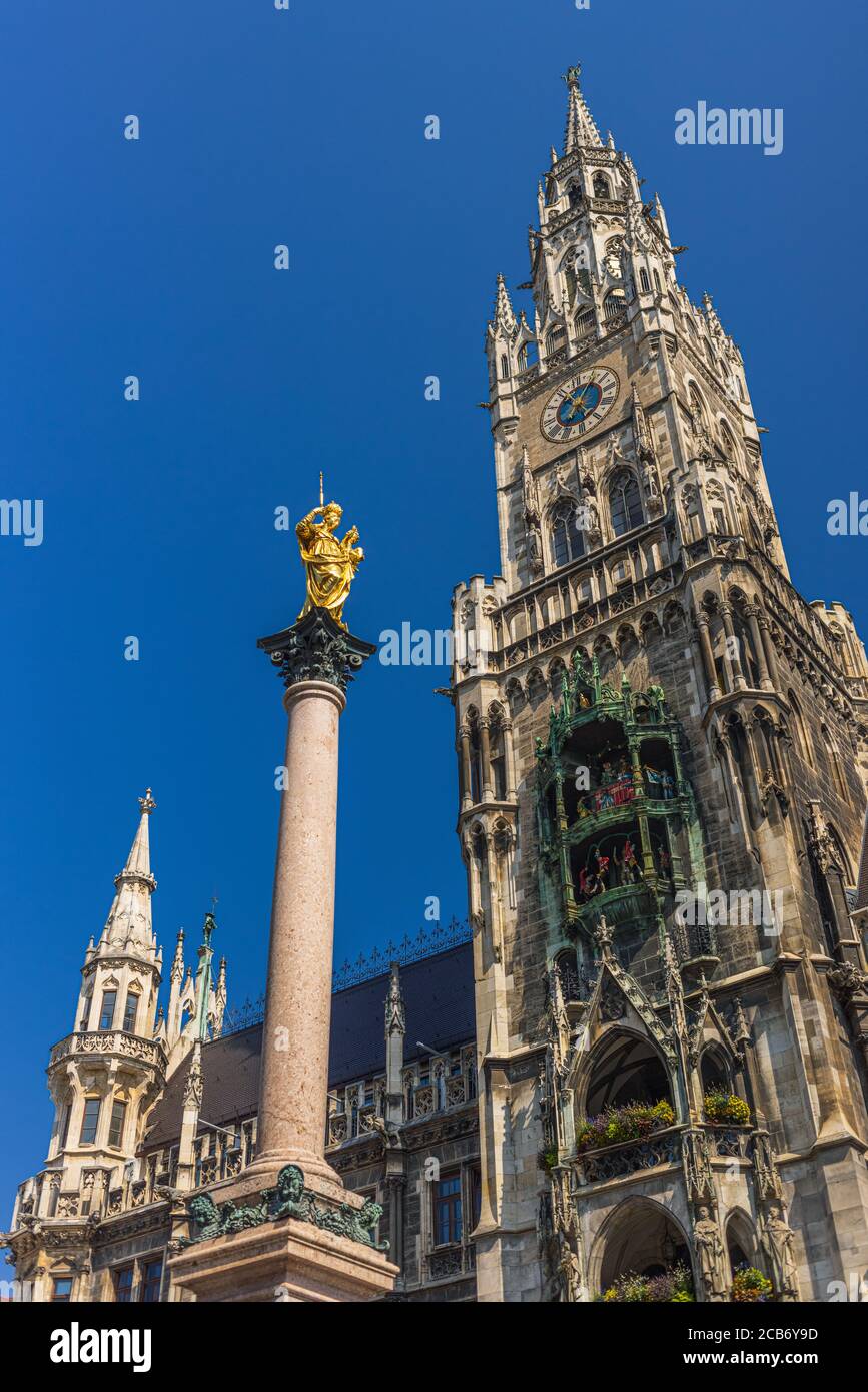 Marienplatz statue hi-res stock photography and images - Alamy