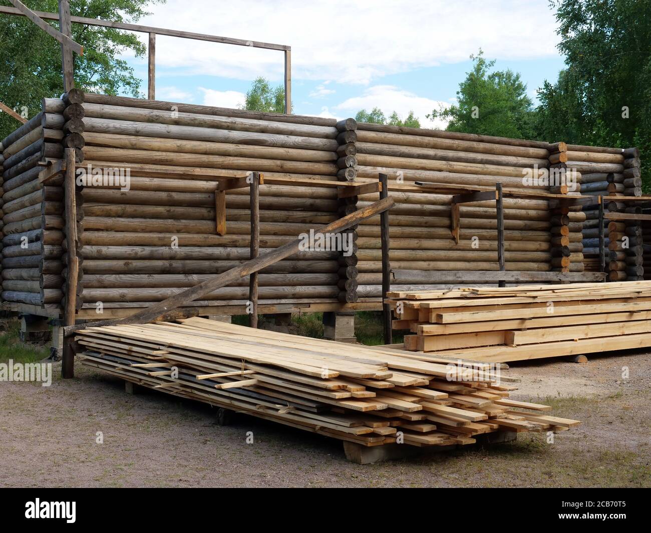 Boards house architecture hi-res stock photography and images - Alamy