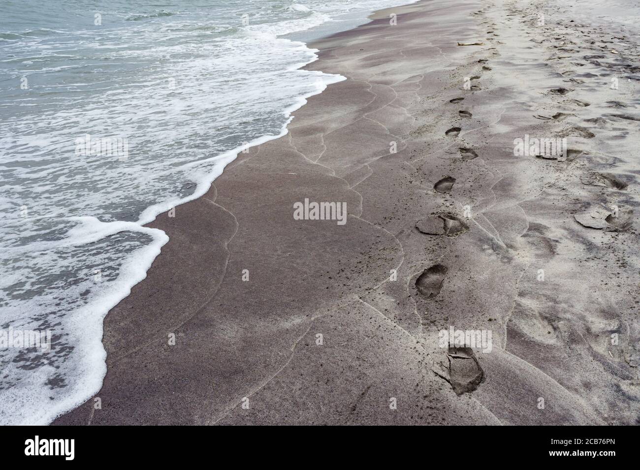 Man feet walking seashore hi-res stock photography and images - Alamy