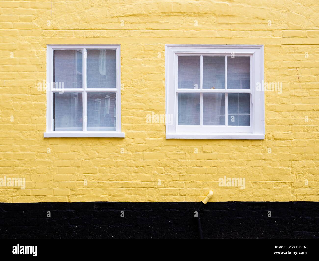 Yellow painted houses hi-res stock photography and images - Alamy