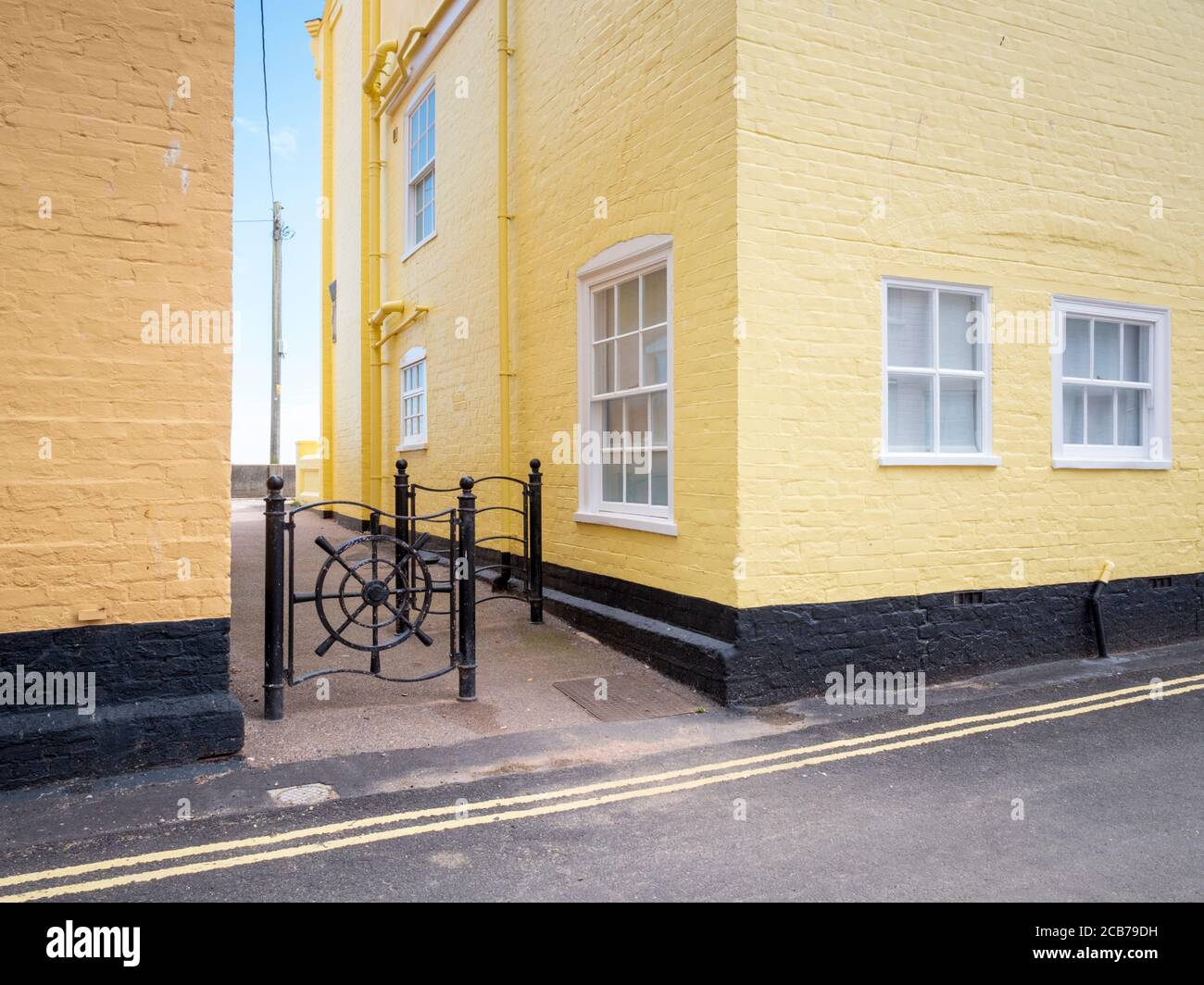 Suffolk yellow house hi-res stock photography and images - Alamy