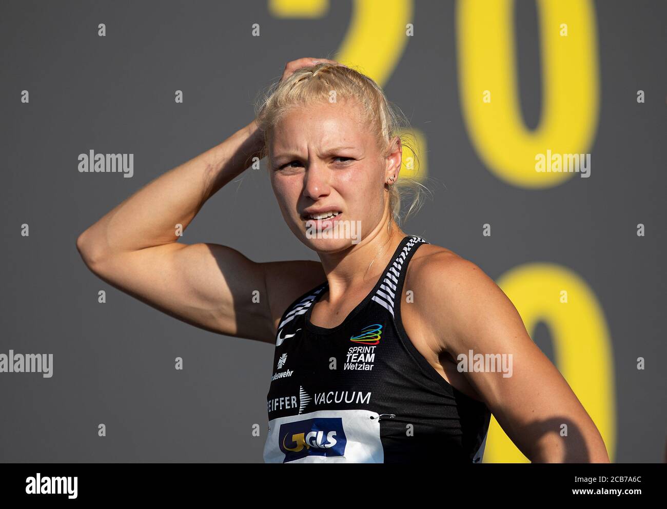 Women 100m sprint hi-res stock photography and images - Alamy