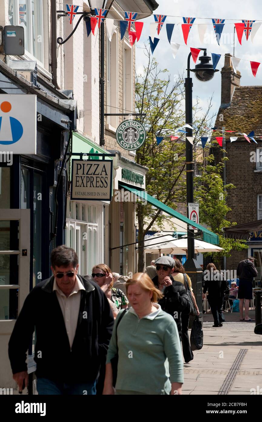 People shopping in the cathedral city of Ely, Cambridgeshire, England ...