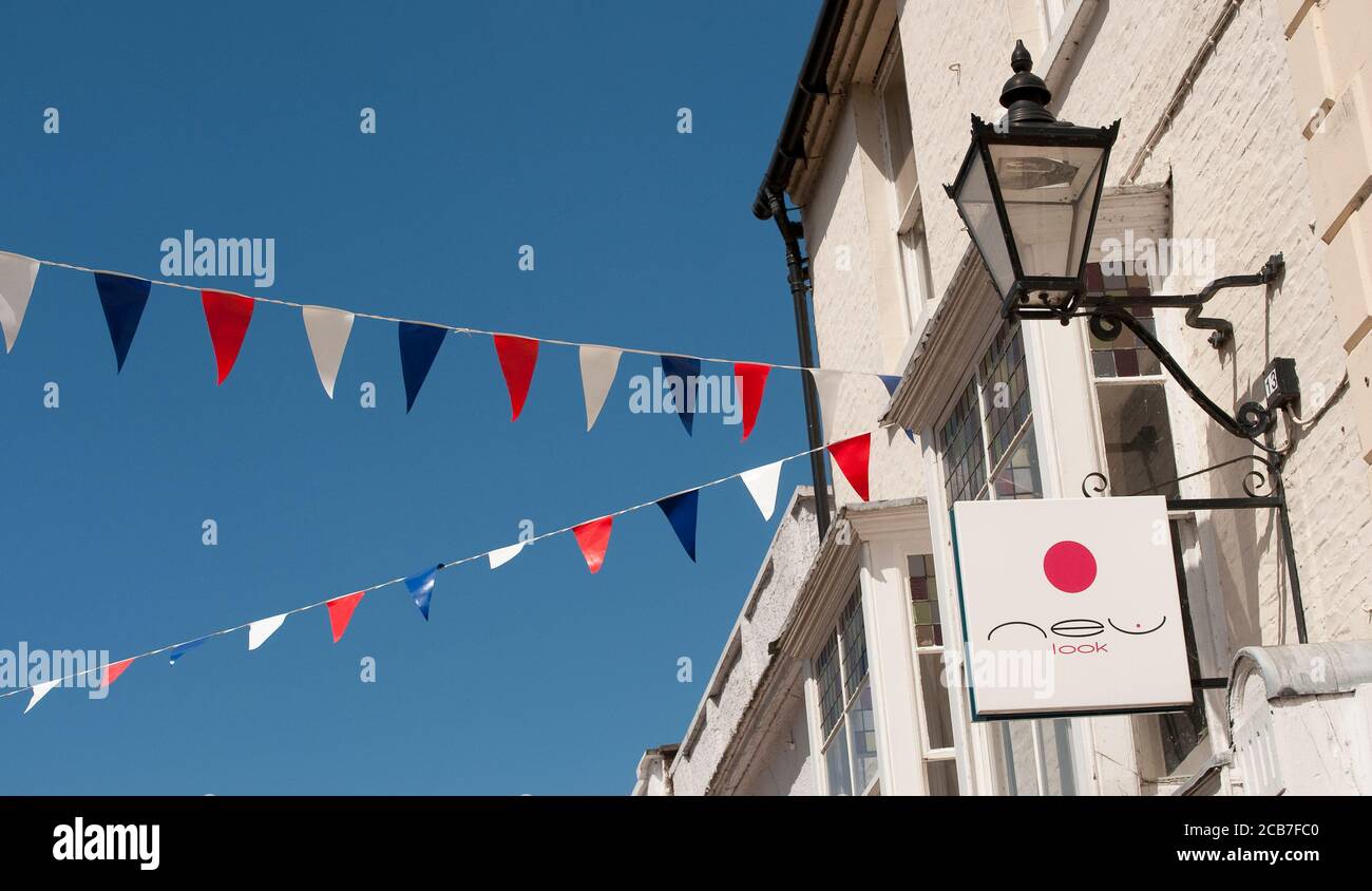 Red white blue bunting hi-res stock photography and images - Alamy