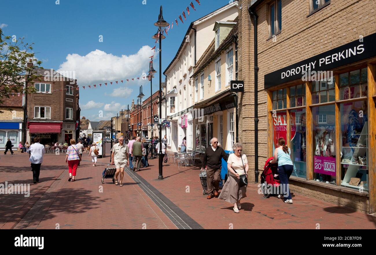 People shopping in the cathedral city of Ely, Cambridgeshire, England ...