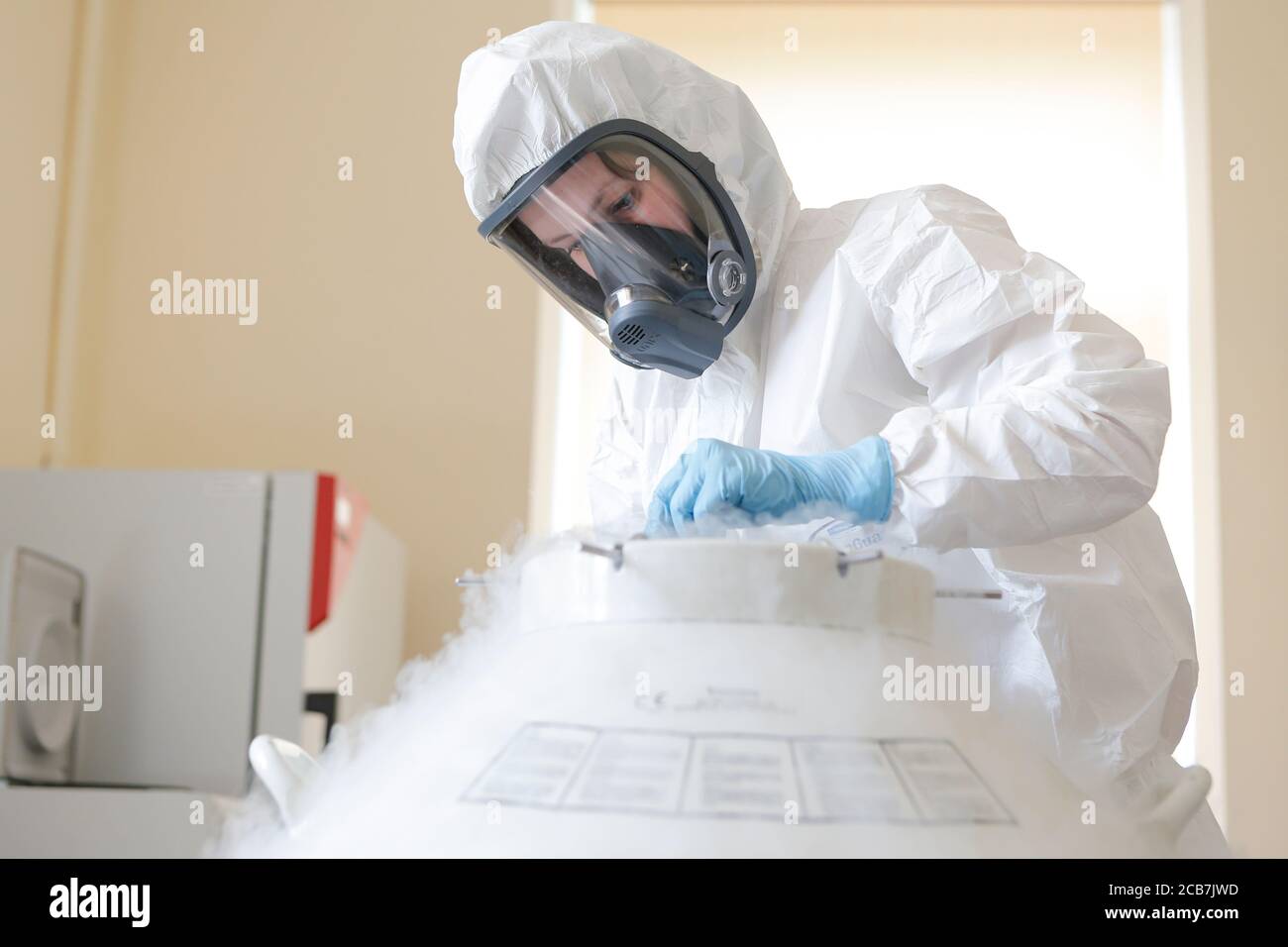 Rdif handout hi-res stock photography and images - Alamy