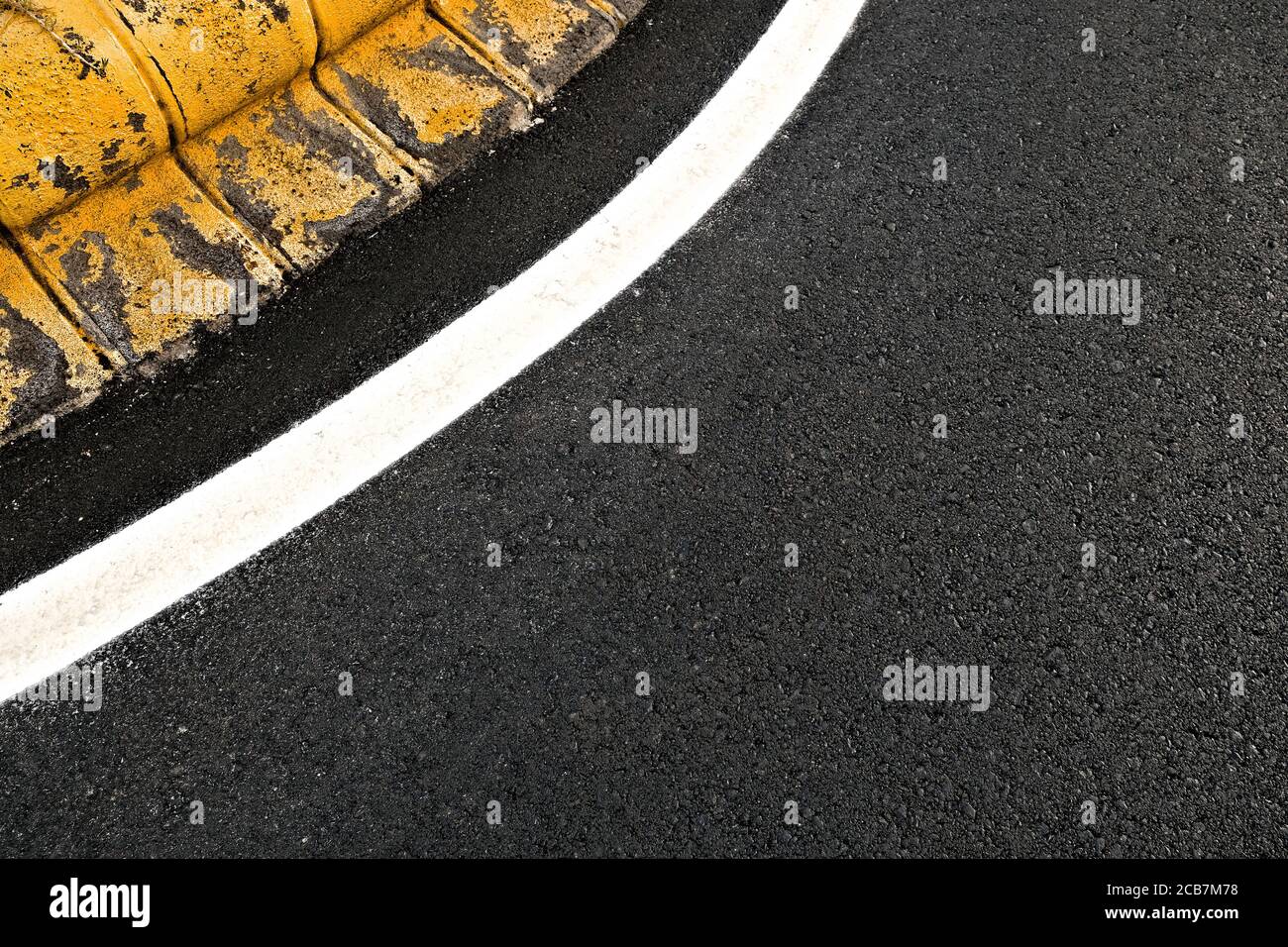 Reflective surface street hi-res stock photography and images - Alamy