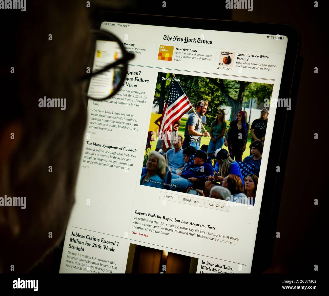 Nyt app hi-res stock photography and images - Alamy