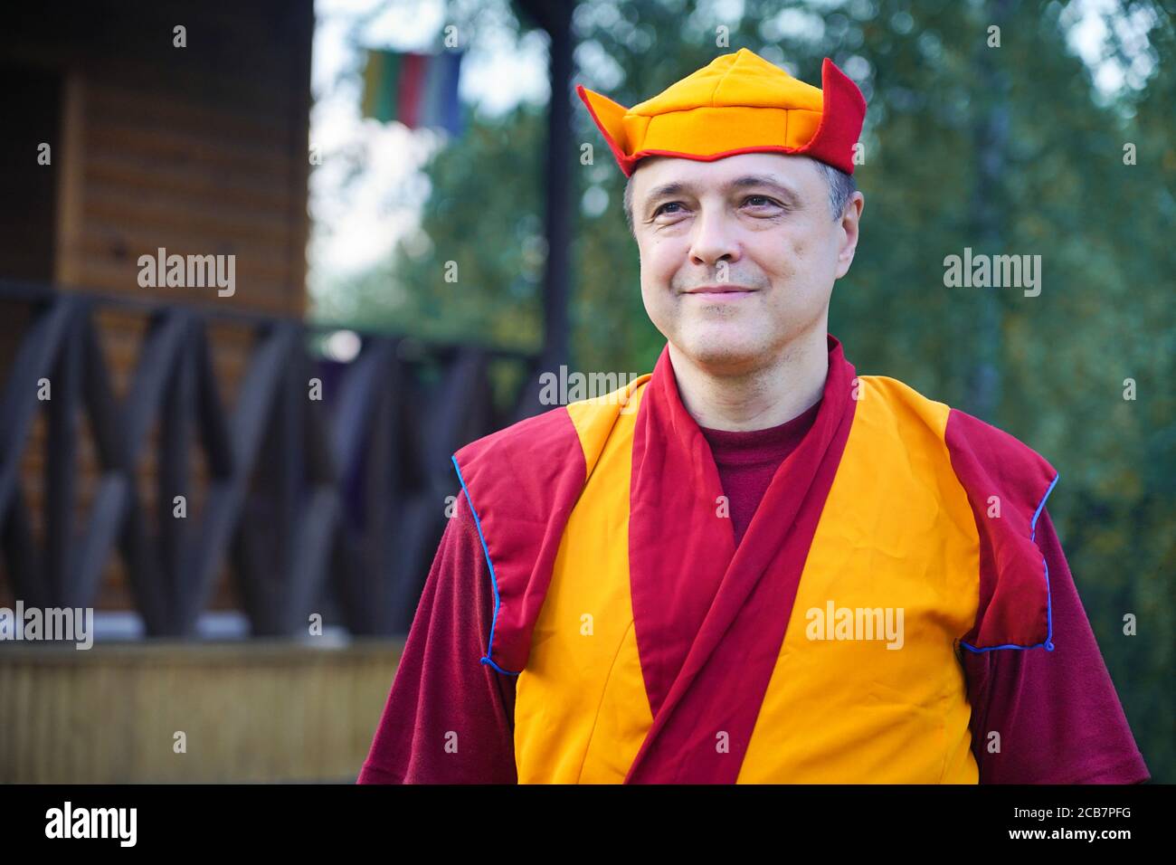 Buddhism monk tibetan red robe spiritual hi-res stock photography and ...